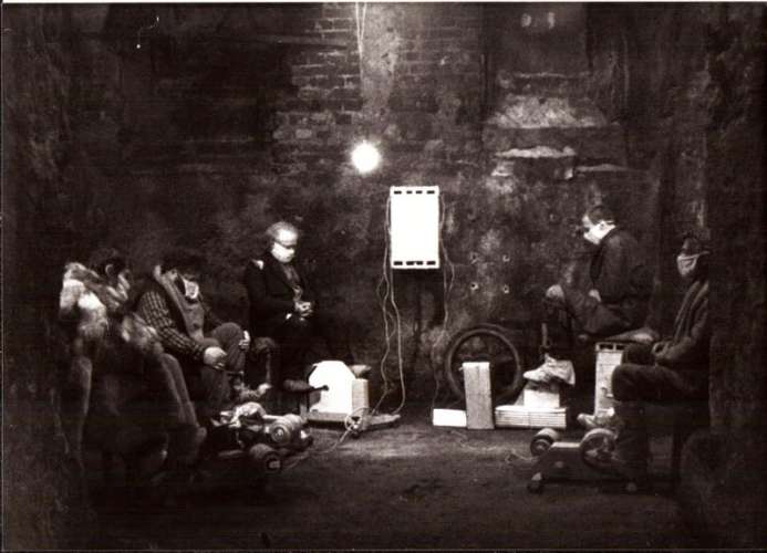 Press still from DEAD MAN'S LETTERS (1986)