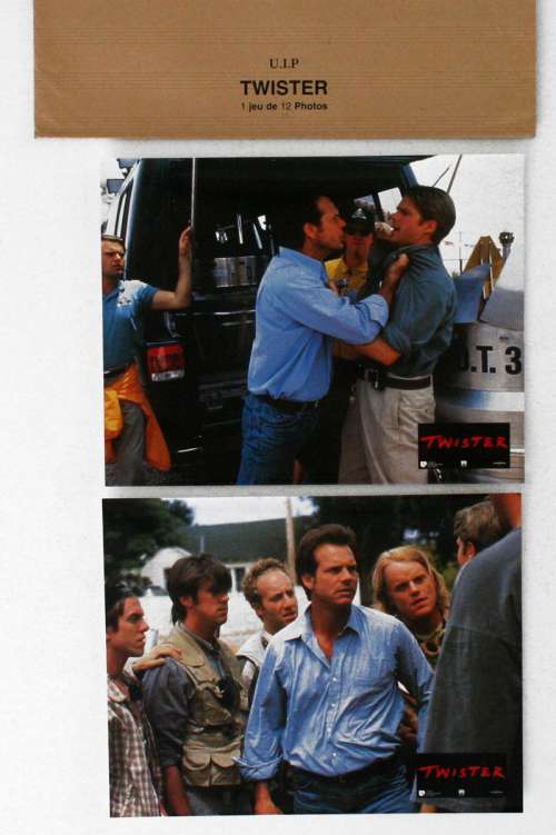 10 movie stills from TWISTER (1996)